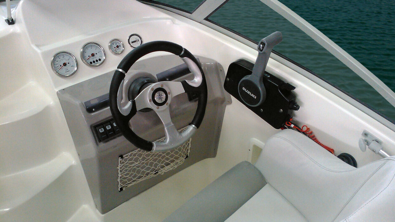 170 Dc | Compass Boats